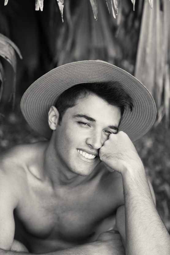 Xavier Samré | Photographer based in Paris, France Social Profile ...